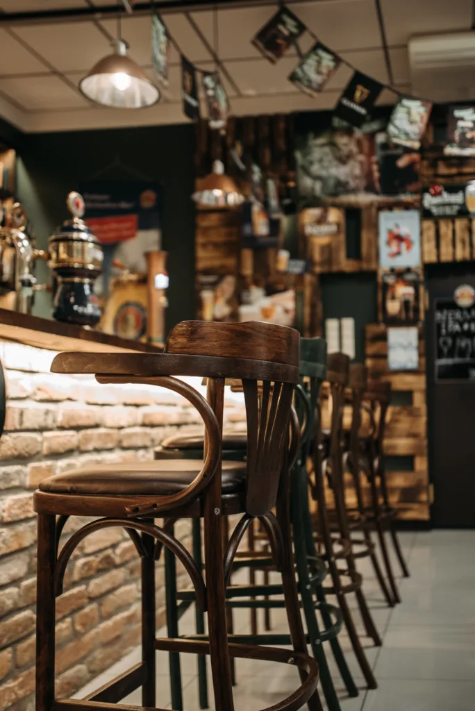 7 Considerations for Choosing Commercial Dining Seating â€“ Chefâ€™s Deal