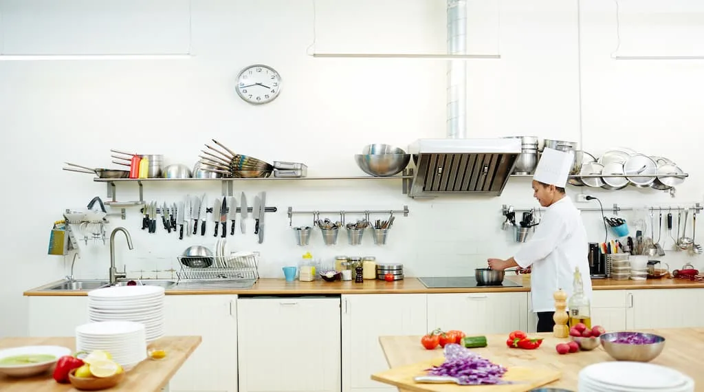10 Impacts of Proper Shelving in Commercial Kitchens