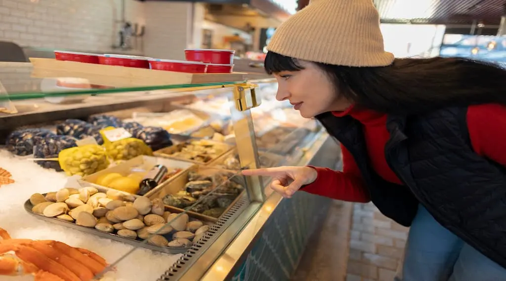 Deli Display Cases: Benefits, Types, and Features